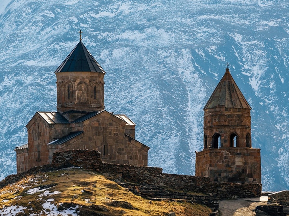 كازبيجي جورجيا سياحة: 10مغامرات في أحضان الطبيعة